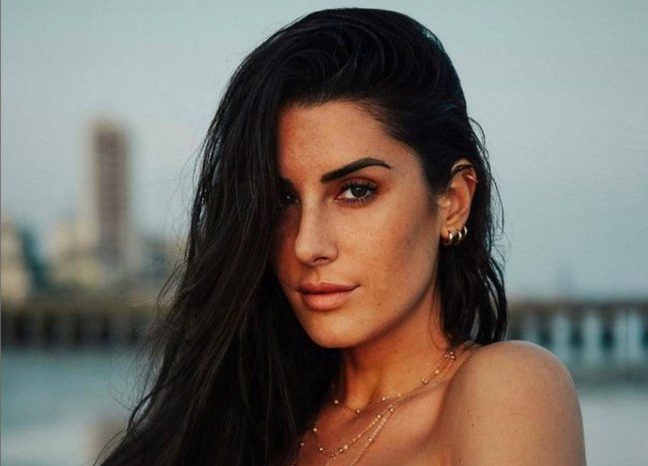 Valentina Vignali: la foto senza veli al tramonto è un colpo al cuore